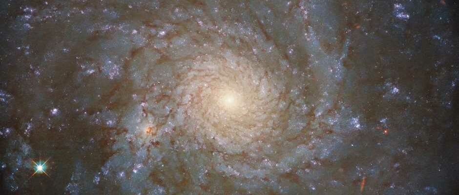 Nasa captures stunning image of spiral galaxy with incredible ancient ...