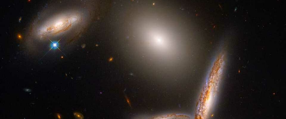 Nasa reveals stunning Hubble photo of 'unusual' galaxies with a BIG ...