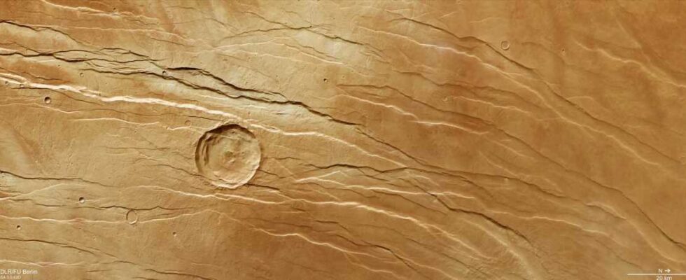 Giant 'claw marks' on Mars spotted by European spacecraft – but there's ...