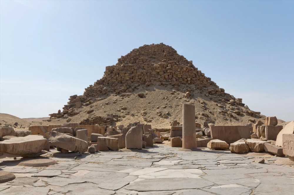 Secret hidden chambers in ancient crumbling pyramid are discovered 200 ...
